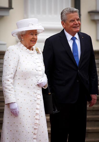 Royal Family Around the World: Queen Elizabeth II Visits Berlin ...