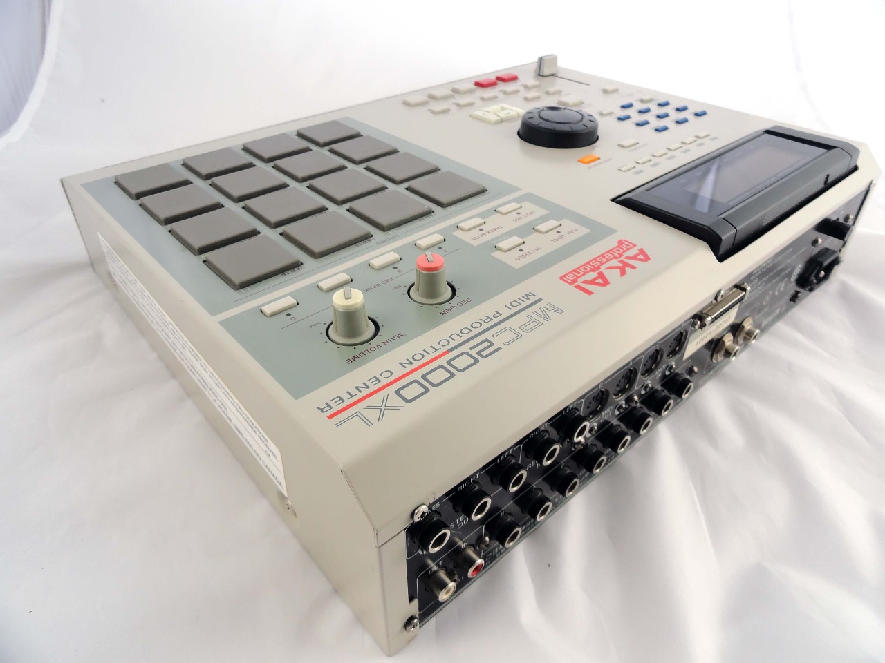 MATRIXSYNTH: Akai MPC 2000XL 8 OUTS, EFFECTS BOARD & 32MB