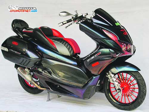 Foto Modifikasi Honda PCX 150 Berwajah Alien