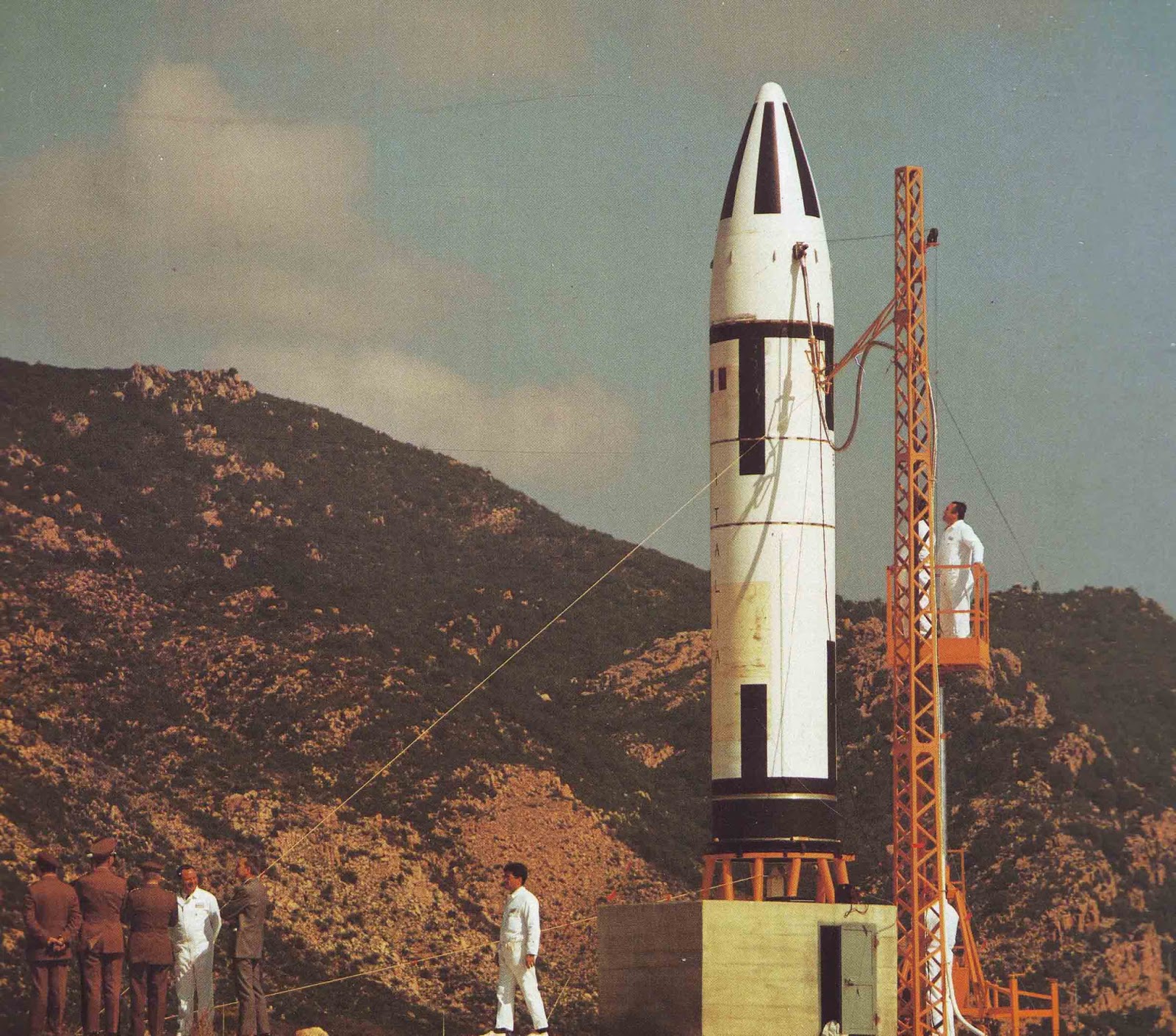 SI VIS PACEM, PARA BELLUM: IL MISSILE "ALFA" E IL PROGRAMMA NUCLEARE ...