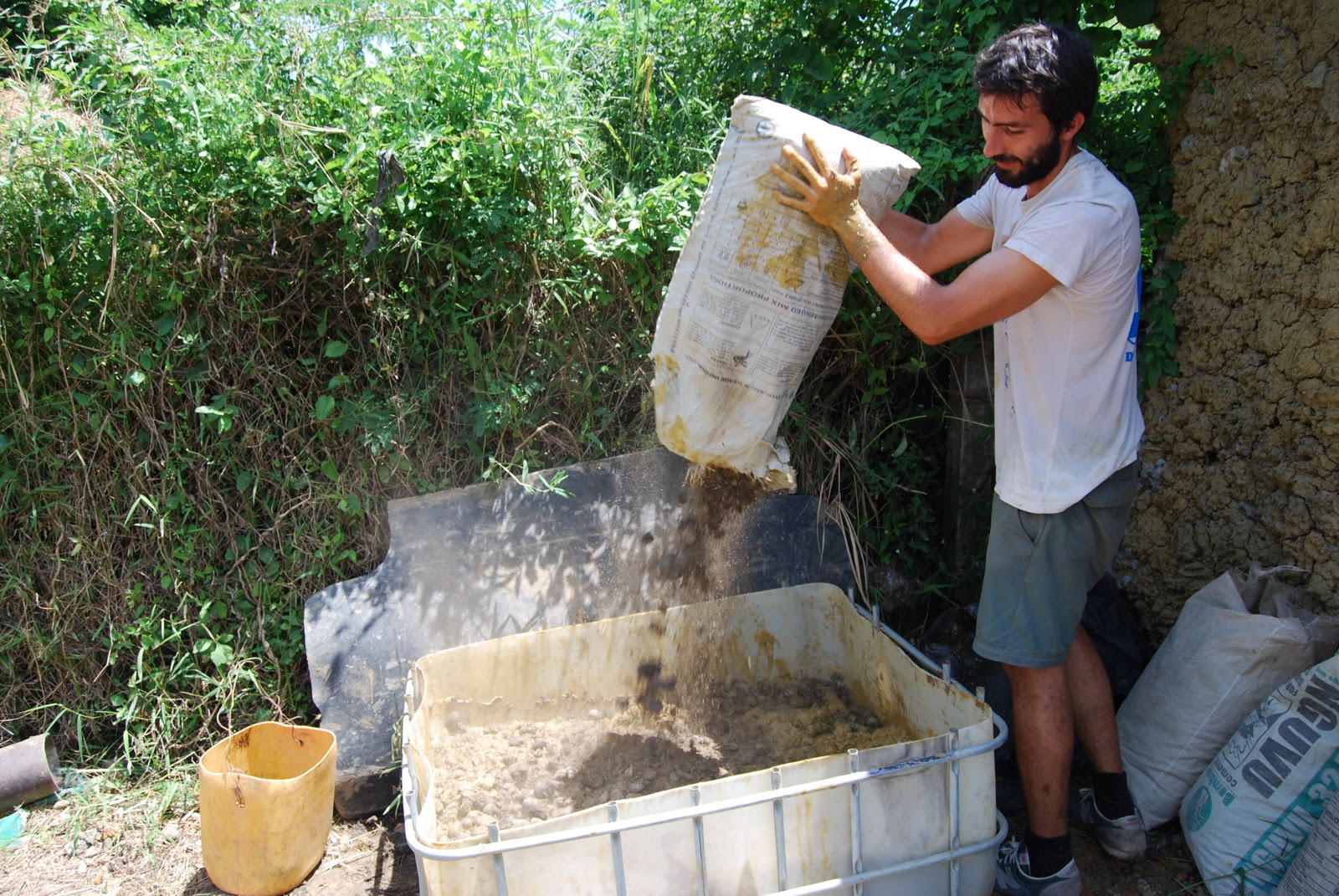 A man without a donkey... is a donkey: El barro, las manos, la caca de ...