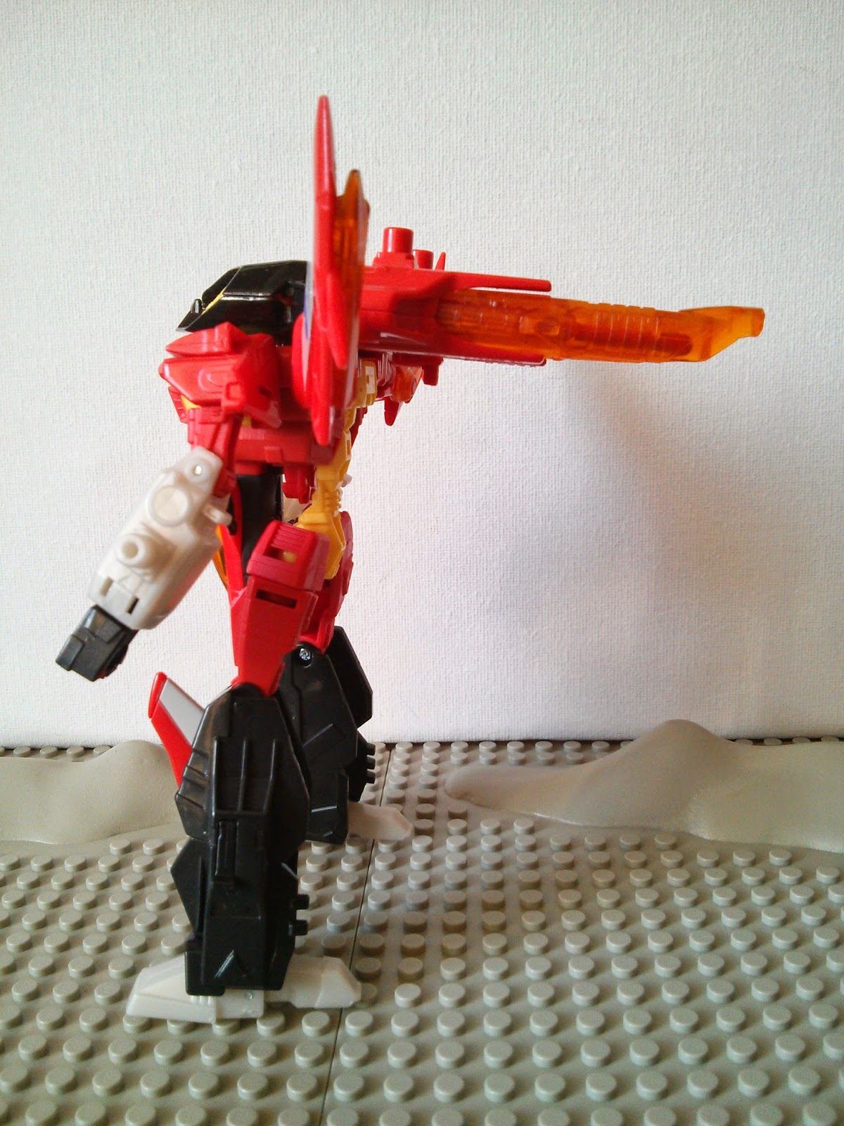 Toybox Soapbox: Transformers Generations Armada Starscream Review