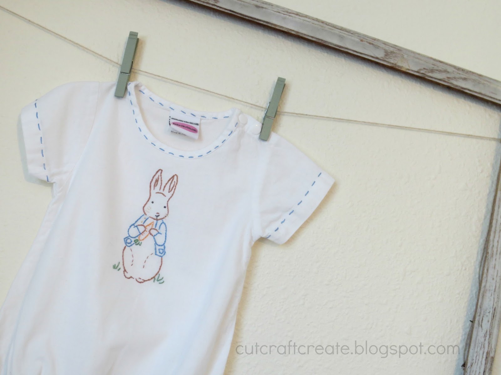 Cut, Craft, Create: Decorating Tip #5 {Vintage Clothesline Frame}