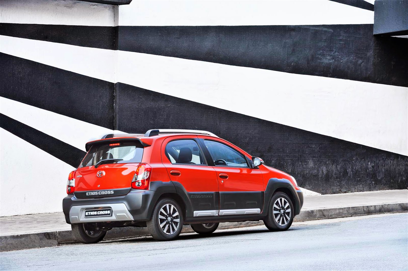 the Bucket: Bucket Seat: Toyota Etios Cross