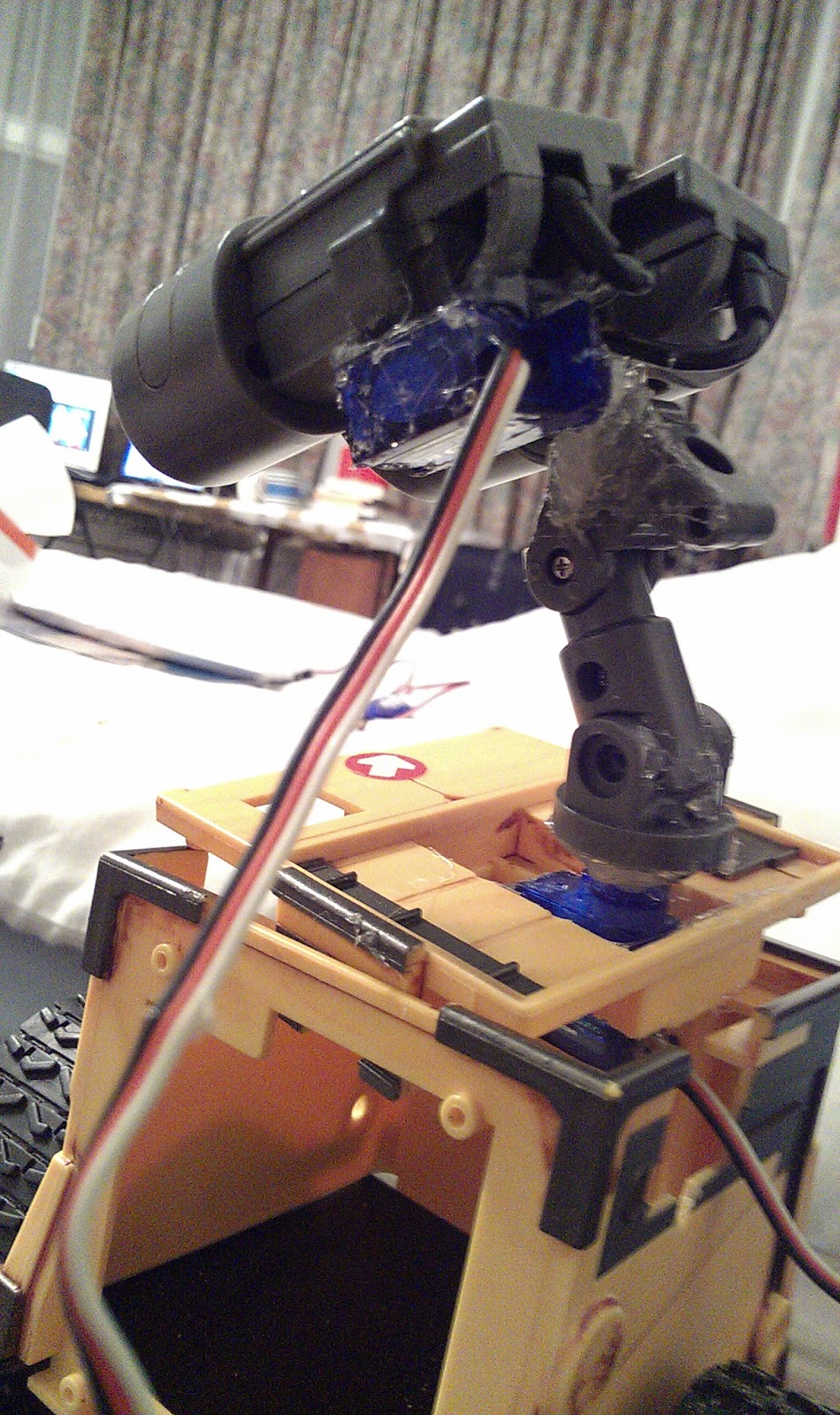 Wall E Robot (object/sound recognition, AI) - Oscar Liang