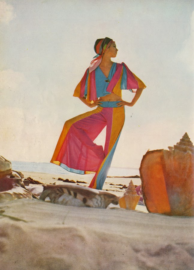 Victoria Craven: Aquarius Full Moon : Beach Dream Board