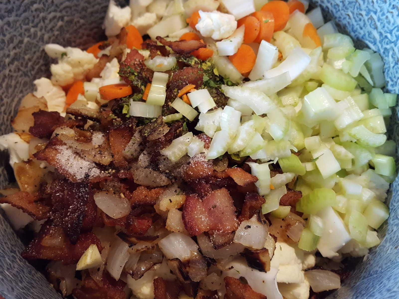Starving Artists in the Kitchen: New England Fish Chowdah! GOOOOoooood.