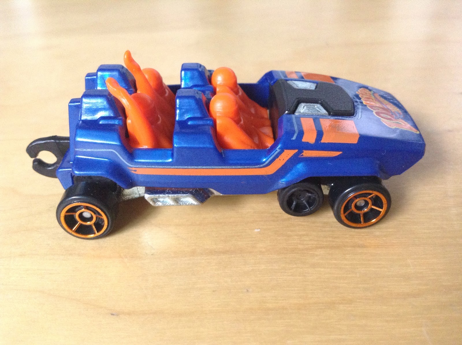 JULIAN'S HOT WHEELS BLOG: Loopster (New for 2015 - Surf Patrol)