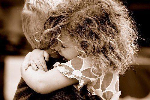 Love Is Life: Puterea unei imbratisari