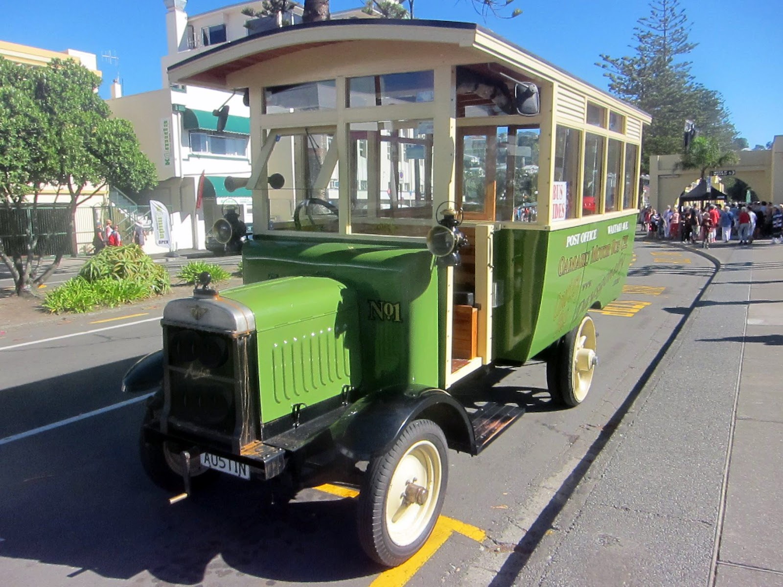 transpress nz: 1918 Austin bus