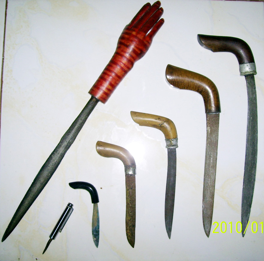 BOGGEL BLOG: Macam-Macam Badik(Senjata khas Bugis)