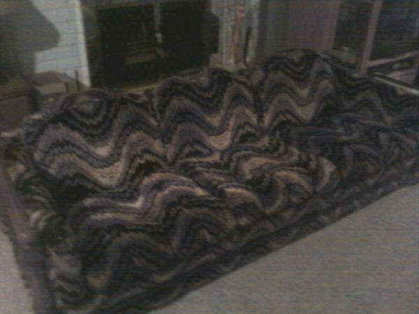 Serially Singular: Ugly couches abound!