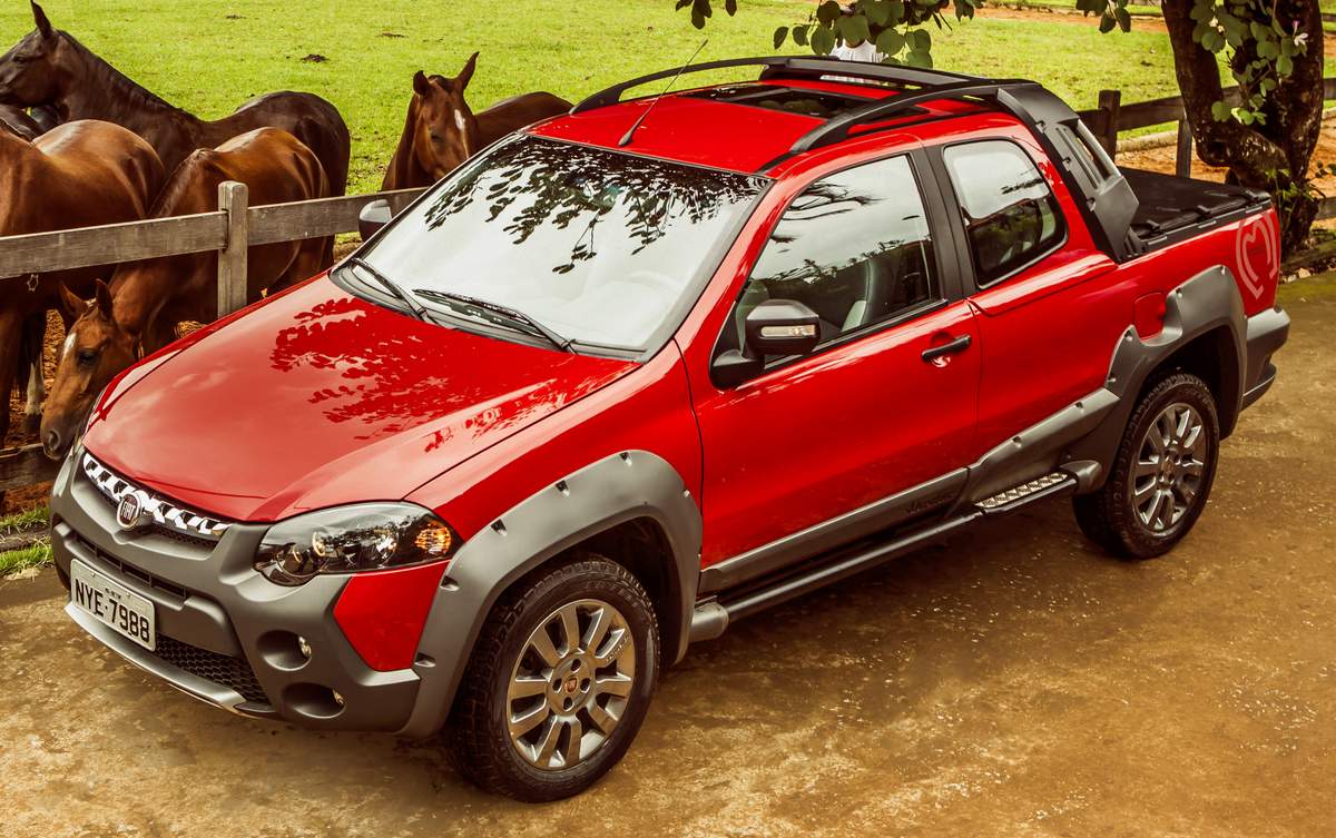 Fiat Strada Manga Larga Marchador: fotos e preços