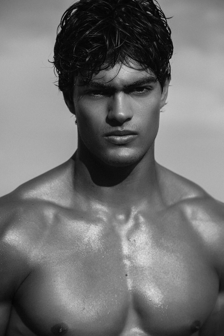Man Central: Iago Botelho: Close Up