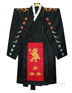 Macam Hanbok yang dikenakan saat Upacara | Seul Blog