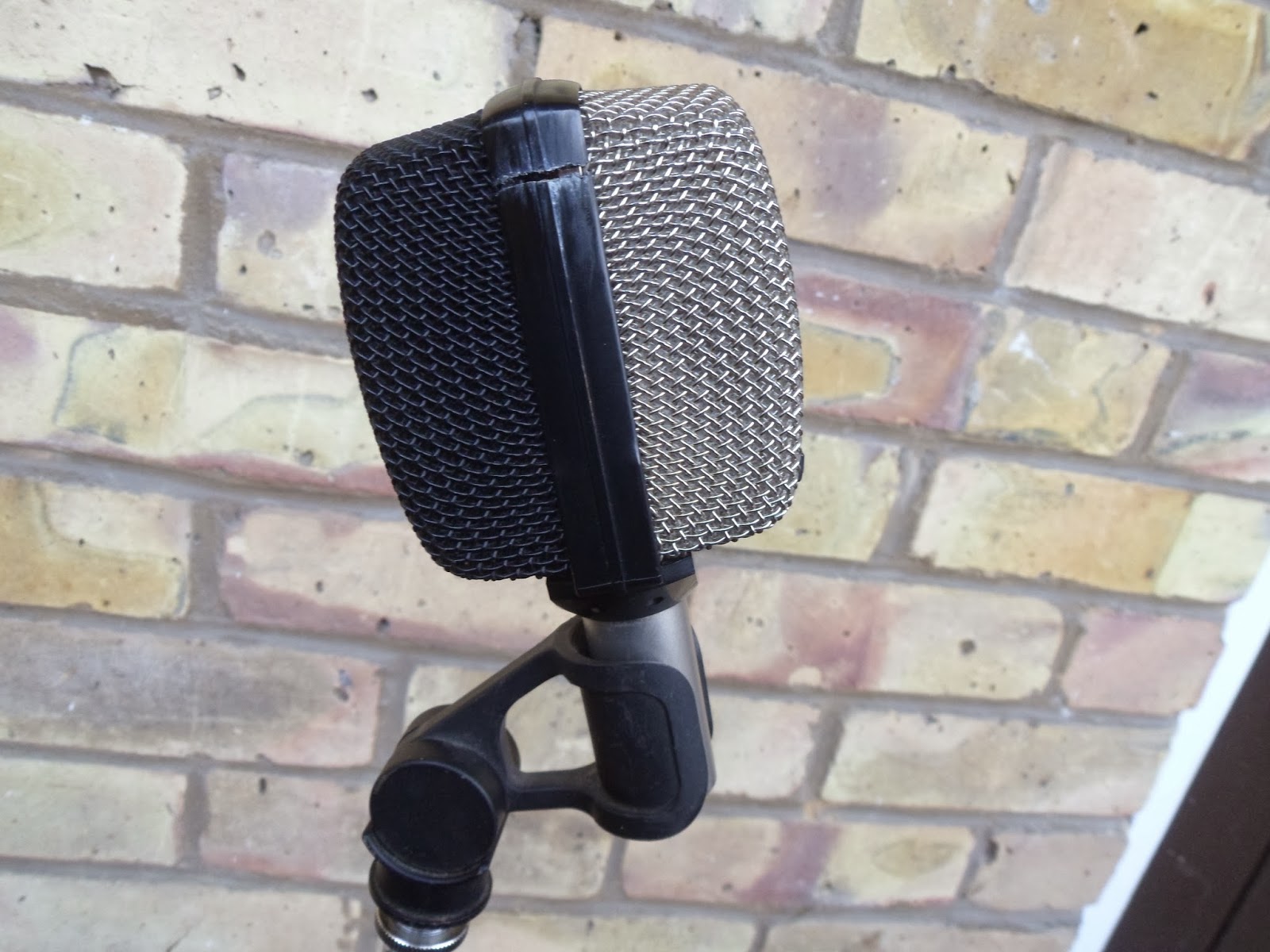 Vintage Audio Workshop: AKG D12E