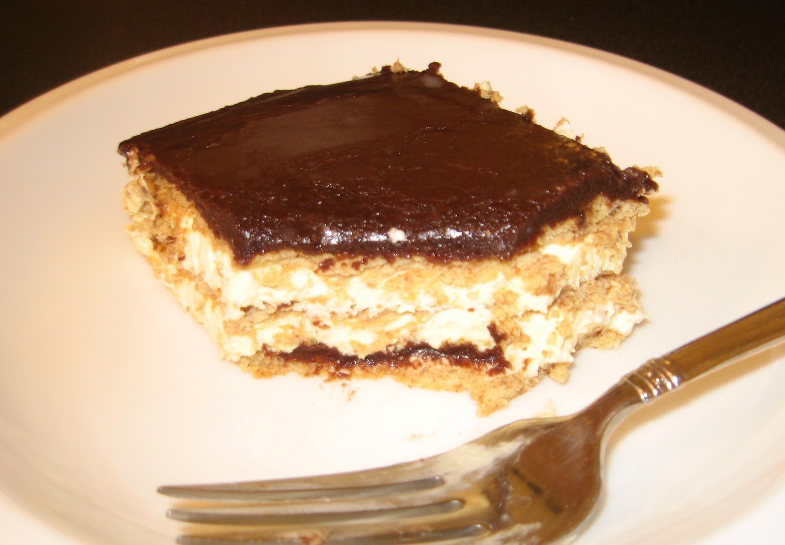 Chocolate Eclair Dessert - so easy & so yummy | The Kitchen is My ...