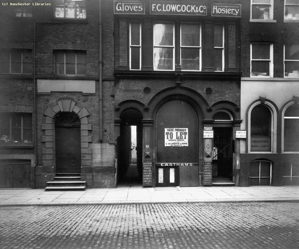 Andrew Simpson: Lost and forgotten streets of Manchester ........ nu 81 ...