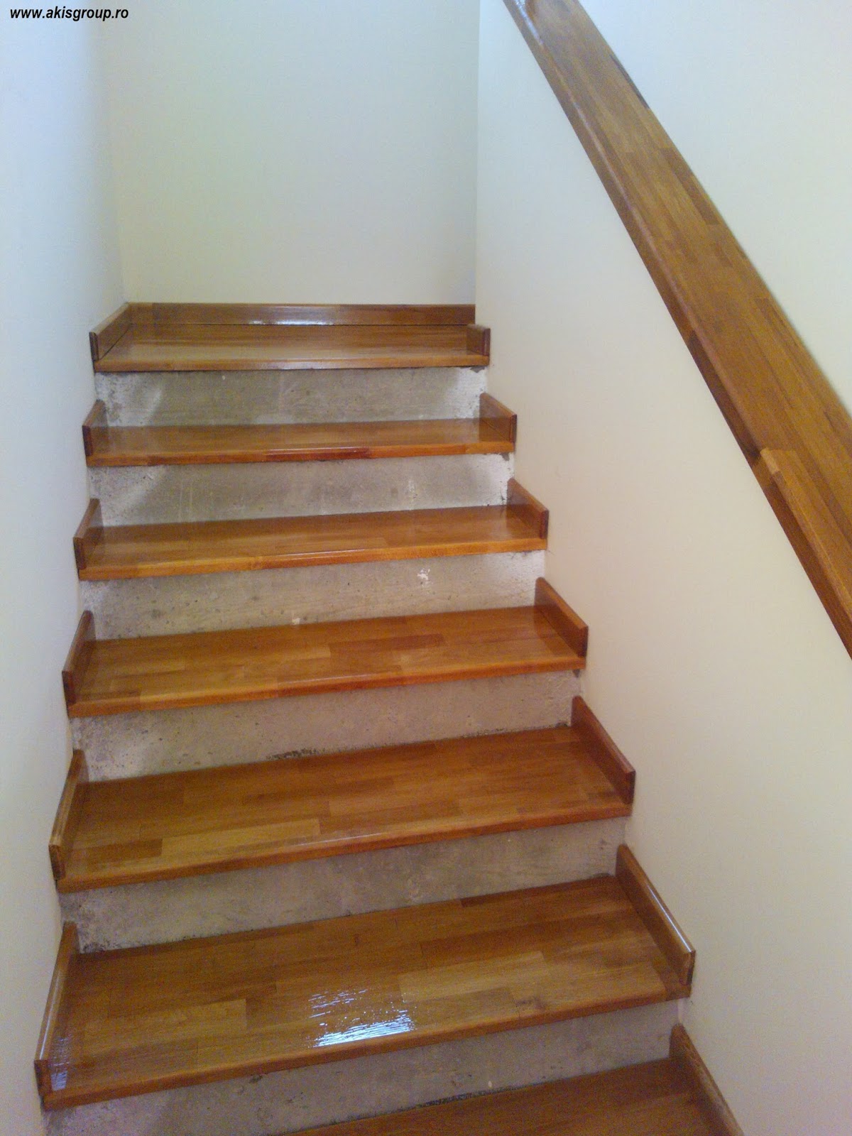 trepte lemn: Trepte, contratrepte, plinte si mana curenta lemn masiv