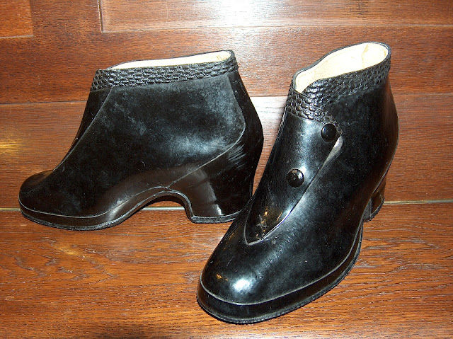 Old-fashioned at Heart: Vintage 1940s galoshes