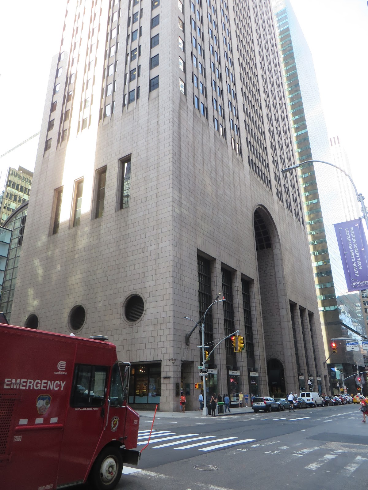 EntreVoir: AT&T Tower - Sony Building