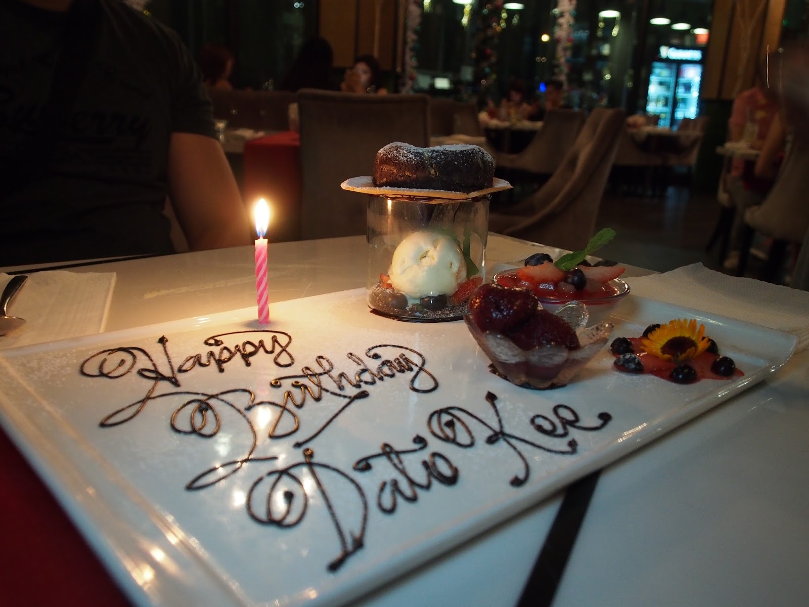 JE TunNel: Hemisphere Restaurant & Bar @ Regalia Serviced Apartment ...