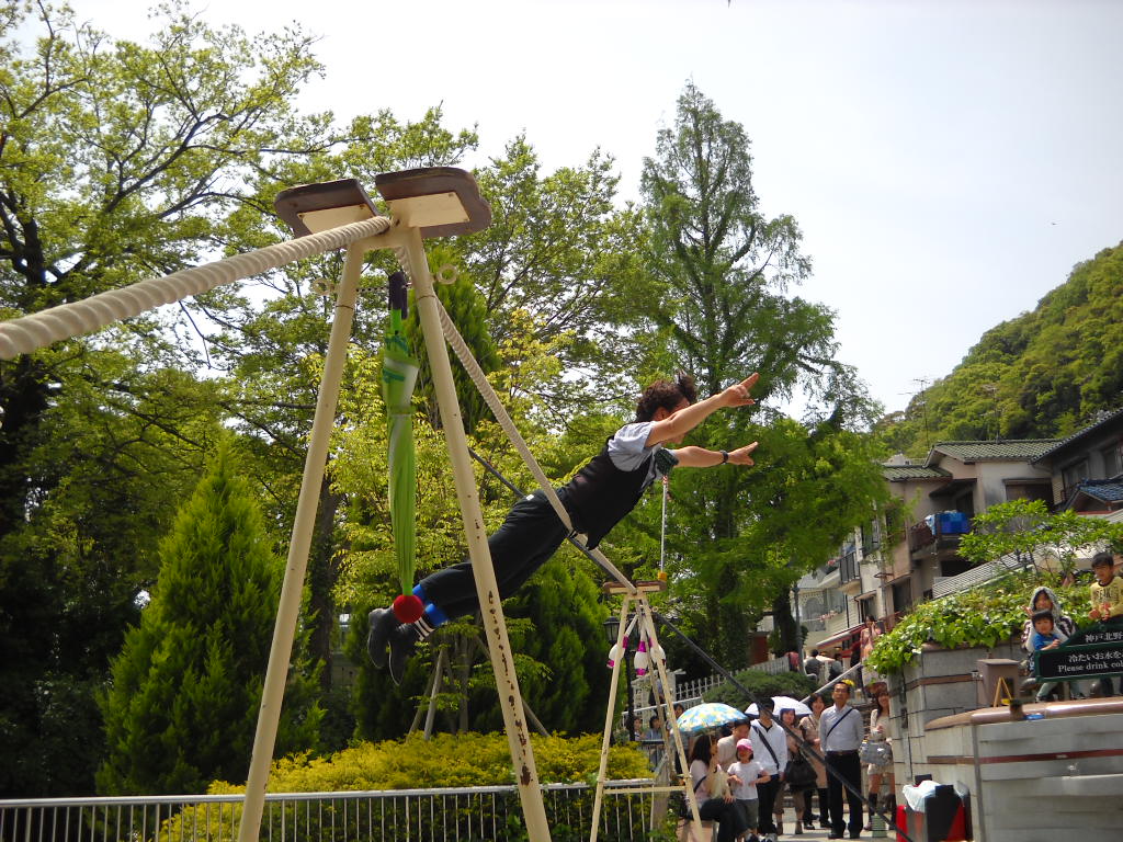 Daily Glimpses of Japan: Street Circus In Japan