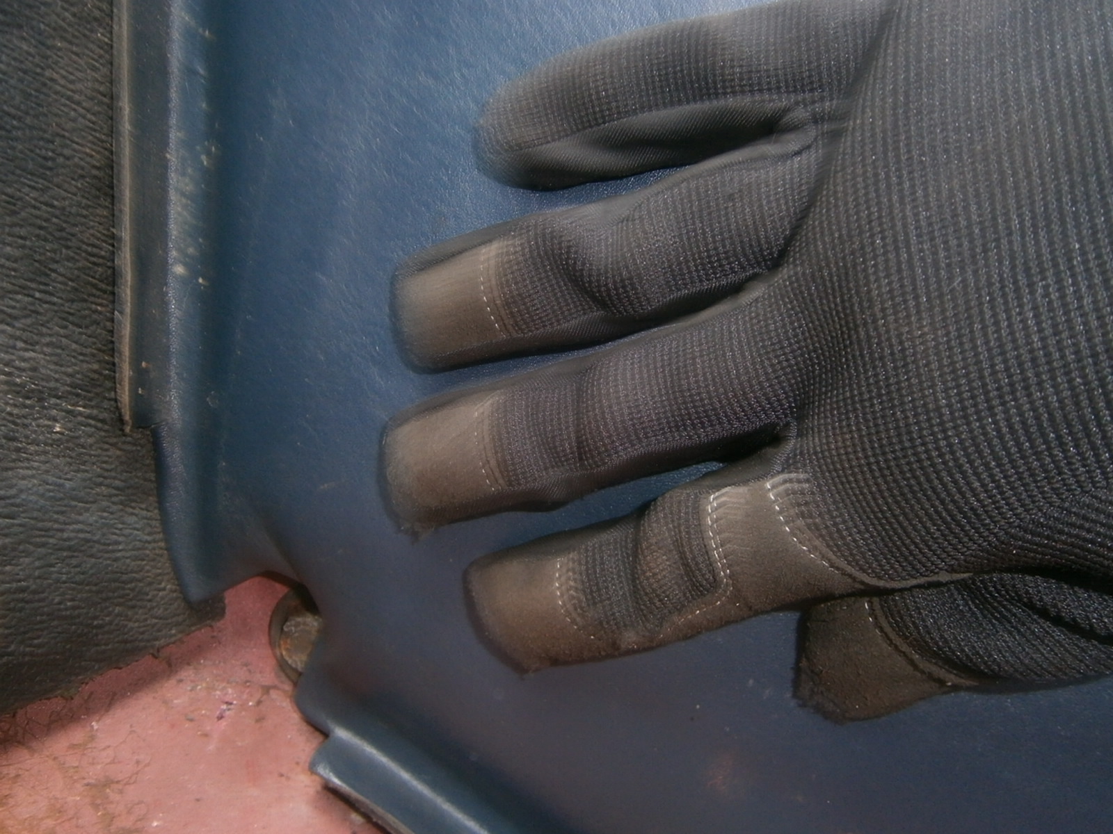 Lotus Excel Restoration: Installation of rear seatbelts Securon 200