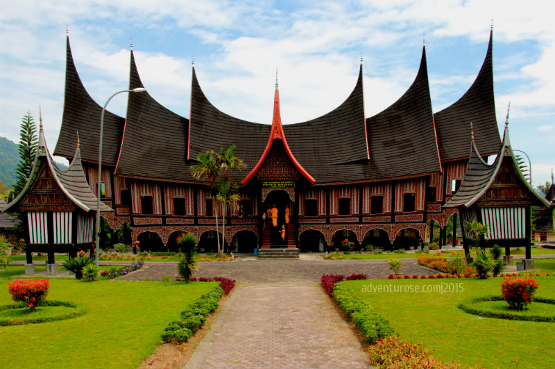 PARIWISATA SENI DAN BUDAYA INDONESIA: RUMAH GADANG