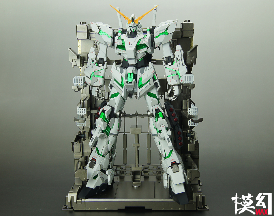 Custom Build: MG 1/100 Unicorn Gundam + MS Cage + Full Armor Equipment