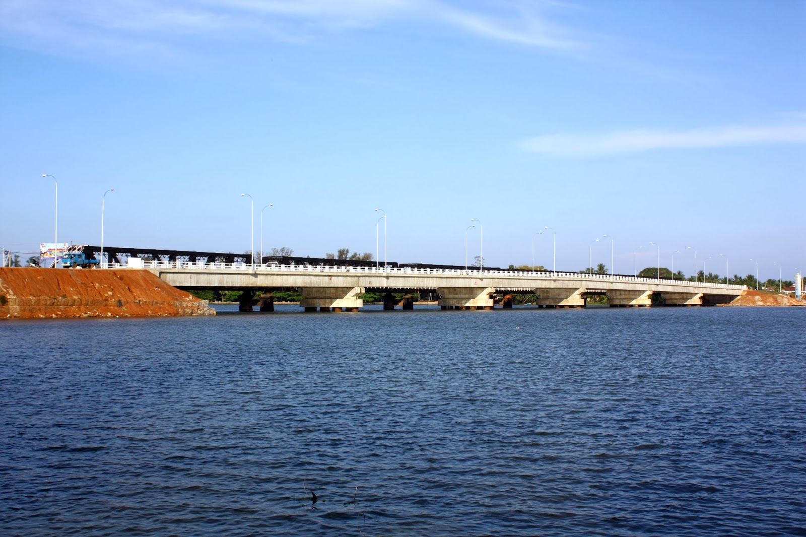 Sri Lanka Photo Gallery: Batticaloa New and Old Kallady Bridge Photos