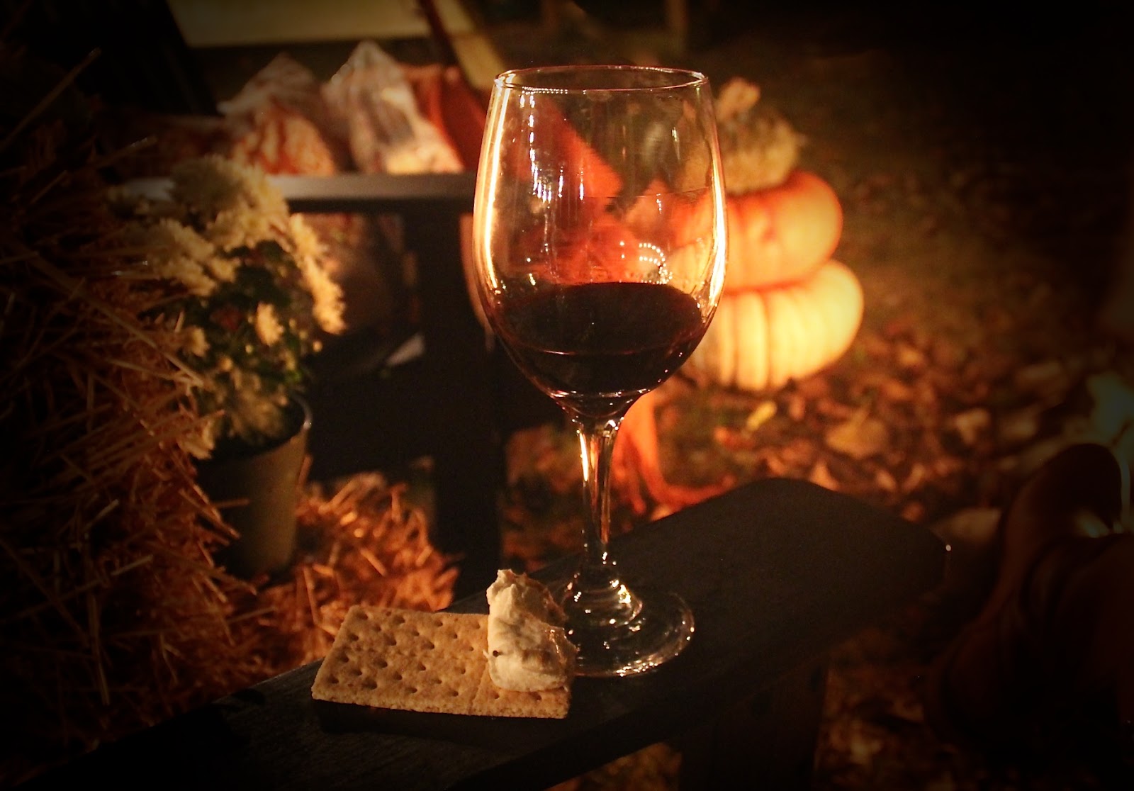 How To Create A Cozy Backyard Fall Fire Pit | The Yellow Cape Cod ...