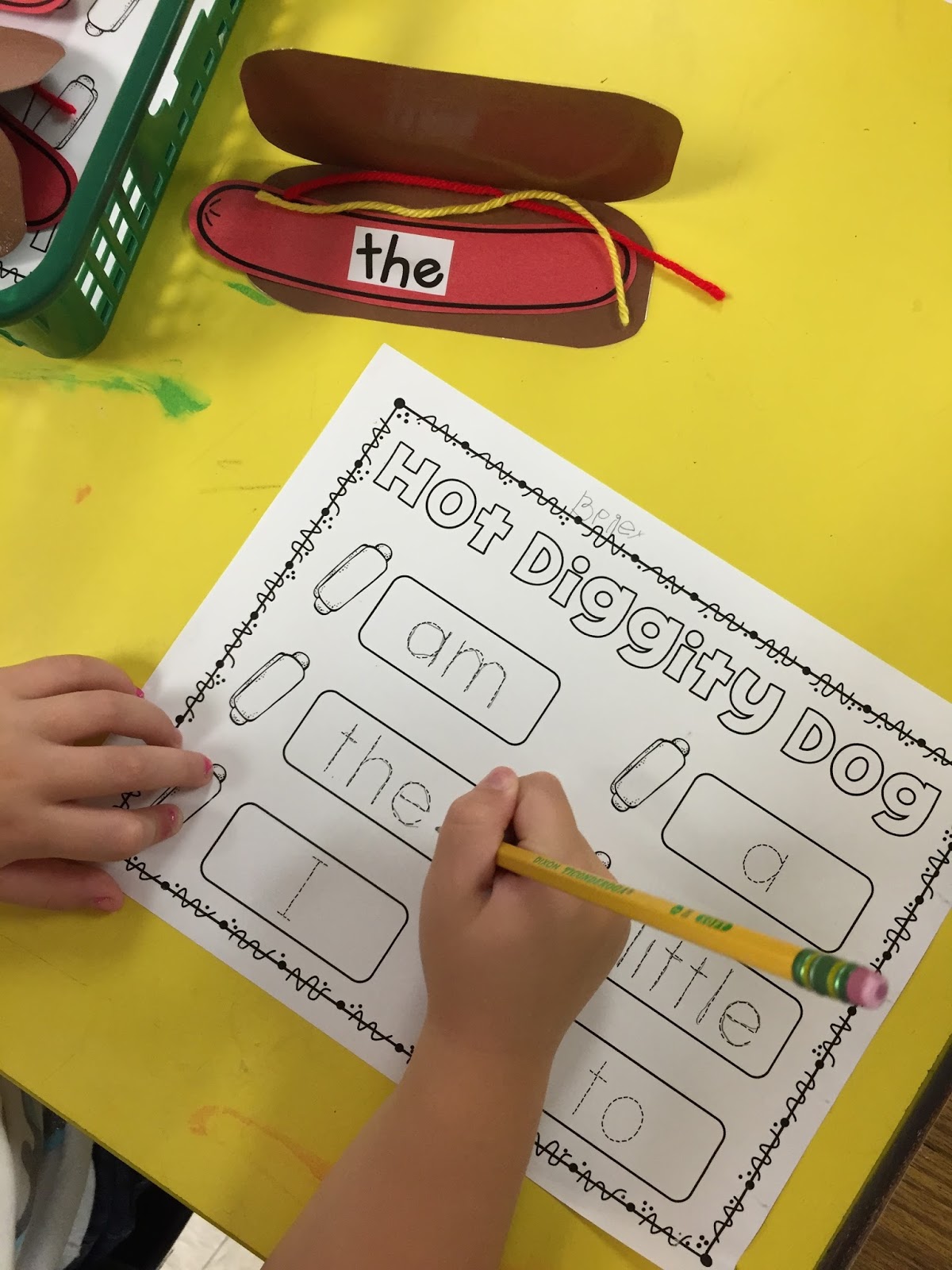 Mrs. Lee's Kindergarten: Dog's Colorful Day Centers and Activities