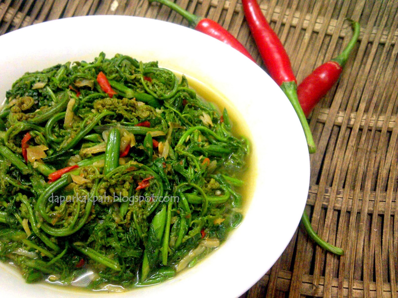 Dapur Kak Pah: Tumis Pucuk Paku