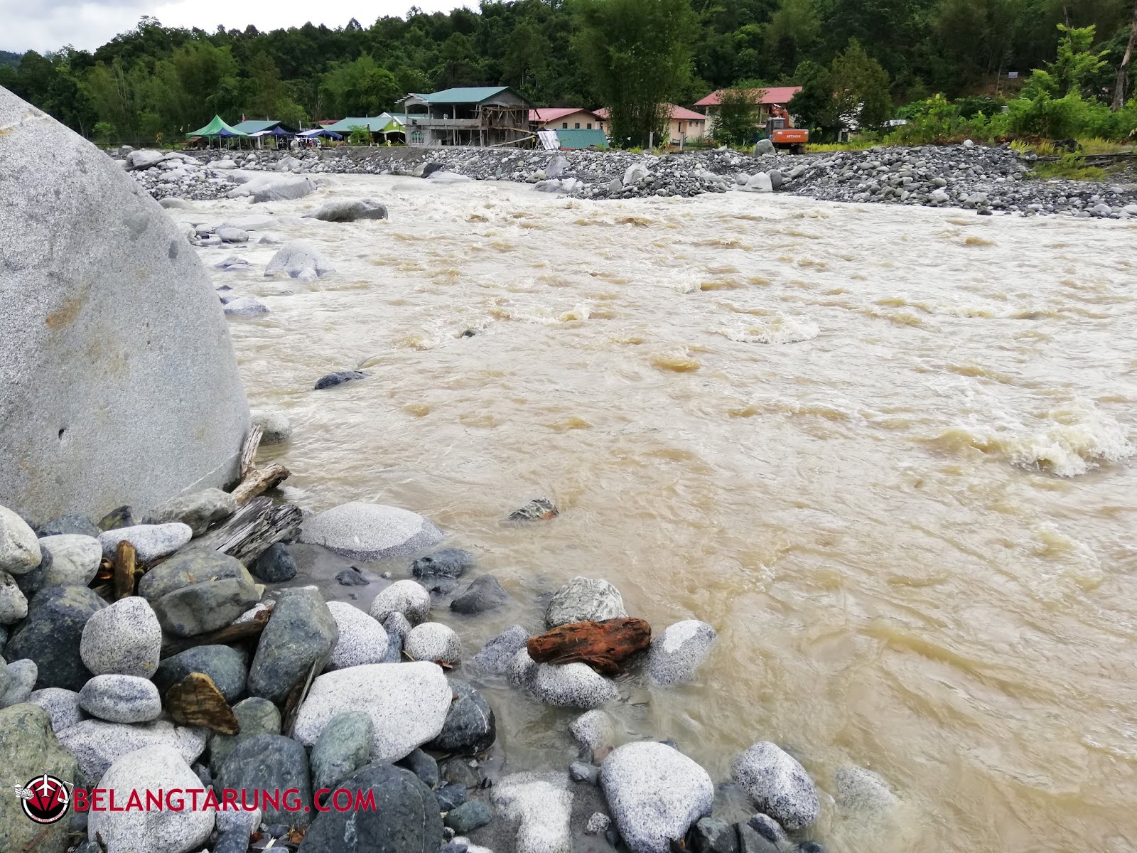 Permandangan Indah Di Polumpung Melangkap View Campsite Dengan Latar ...
