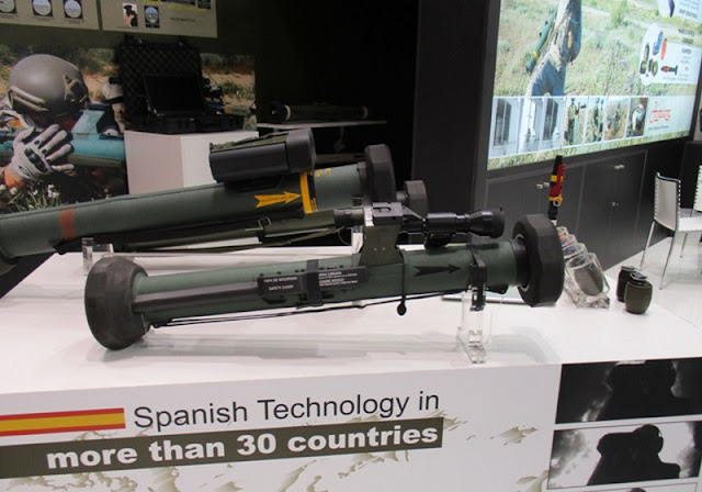 Defensa y Armas: Lanzacohetes Instalaza C90 (España)