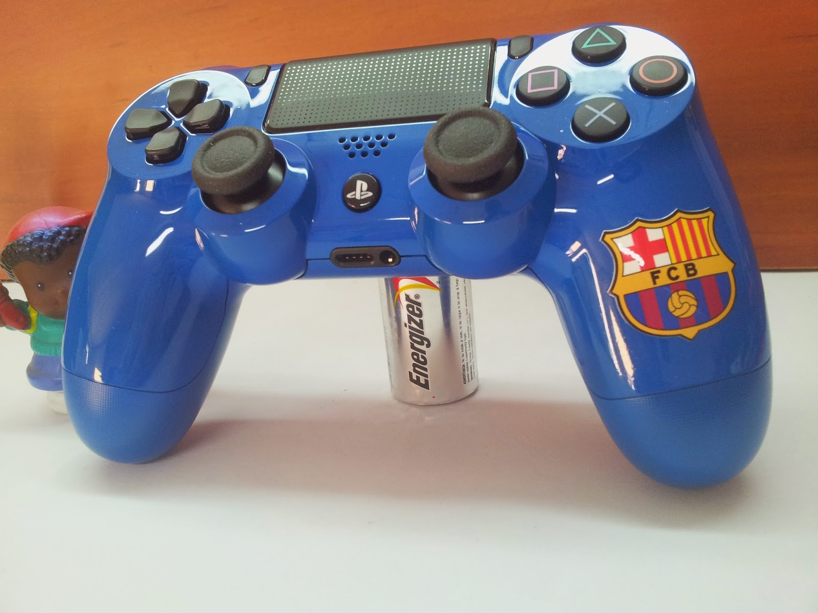 Custom's 64 spécialiste Aérographie, peinture custom, PS4, XBOX ONE ...