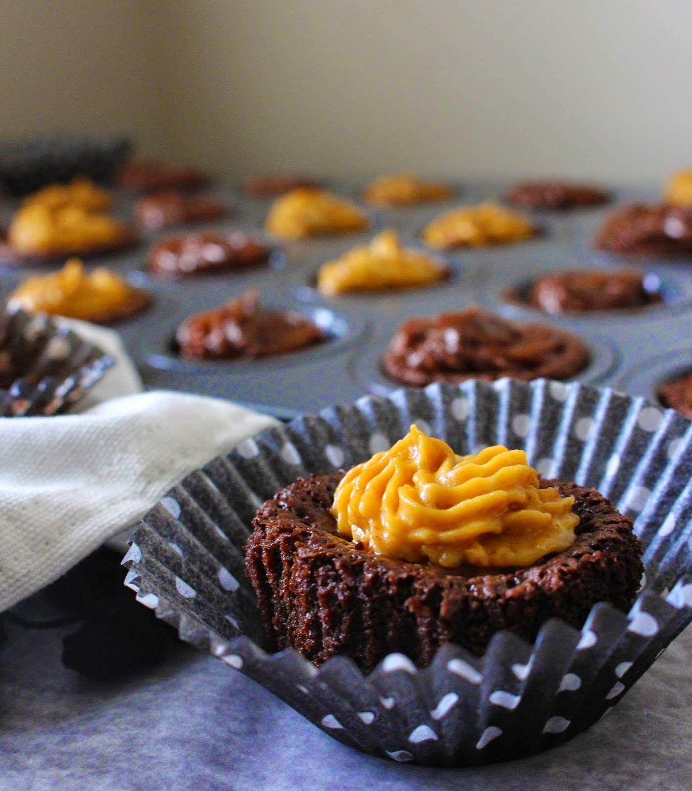 {Flourless} Mini Chocolate Cake Bites