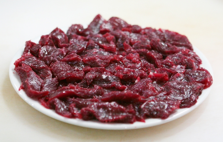 You need something to chew on? – Daegu Raw Beef Lump (Mungtigi)