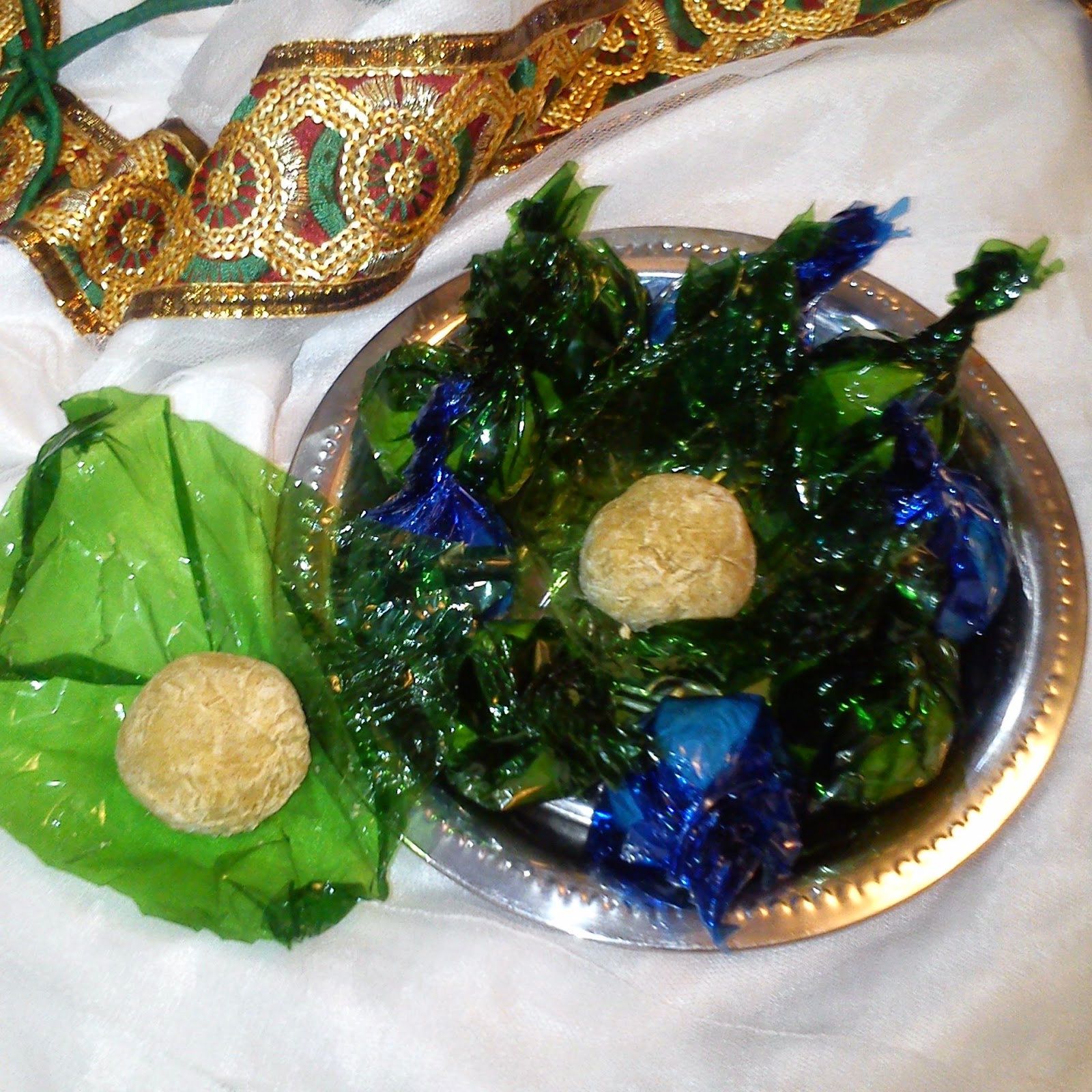 sarguna's fantabulous kitchen: Ghee Ball aka Nei Urundei