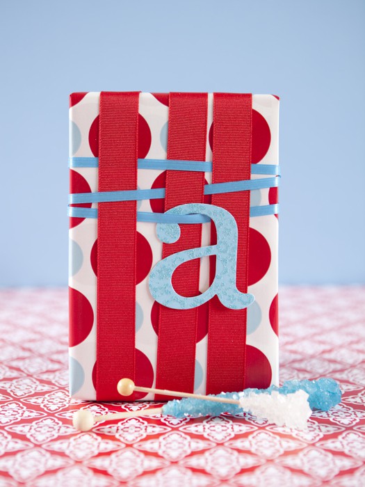 Pocket Full of Pink: Favorite Gift Wrapping ideas! {Aqua and Red}
