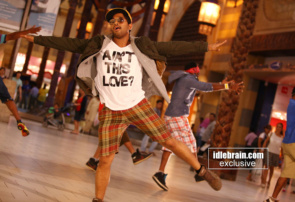 Julayi - Movie Stills (Source:idlebrain.com) | Allu Arjun Gallery