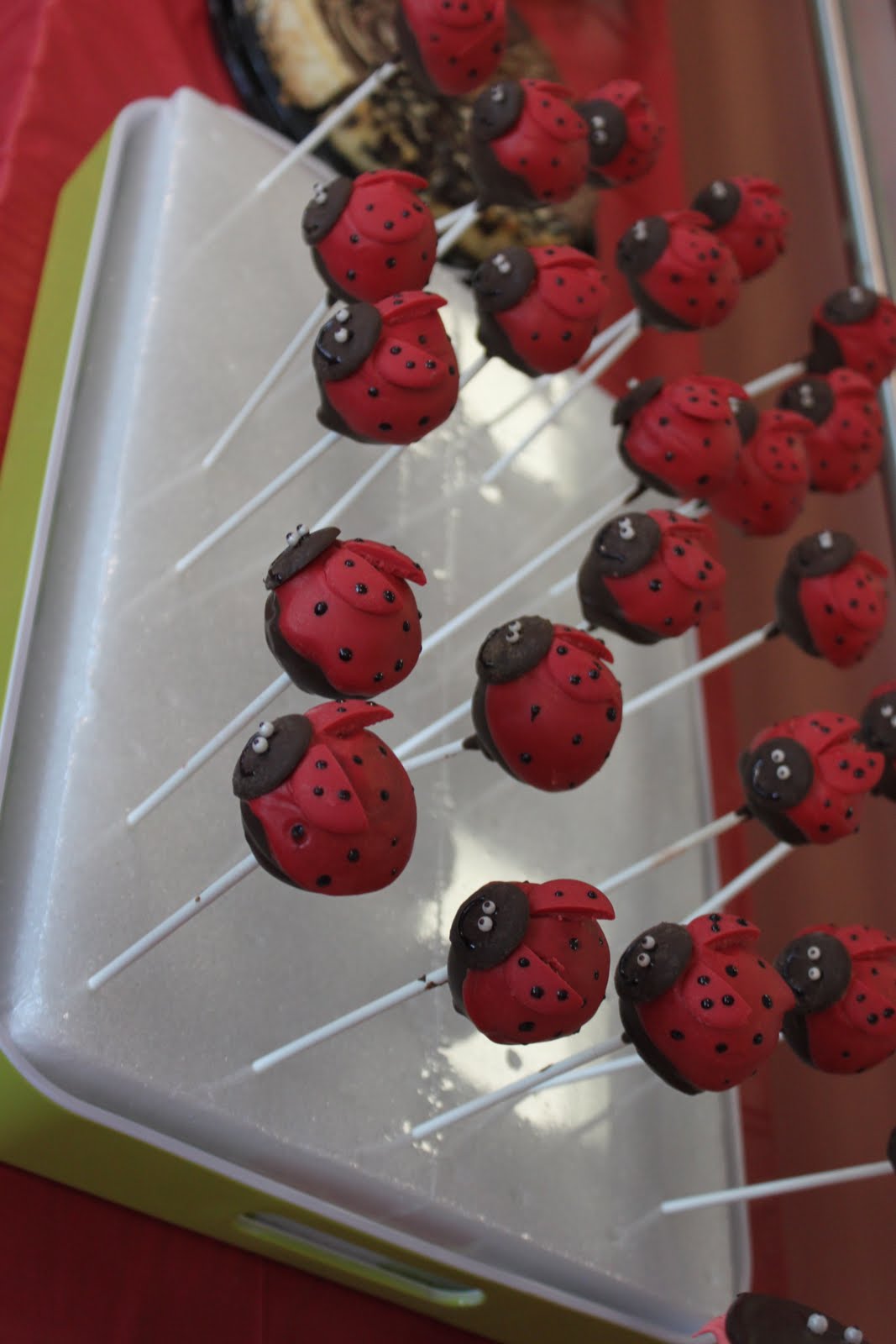 createlikecrazy!: Ladybug Cakepops!