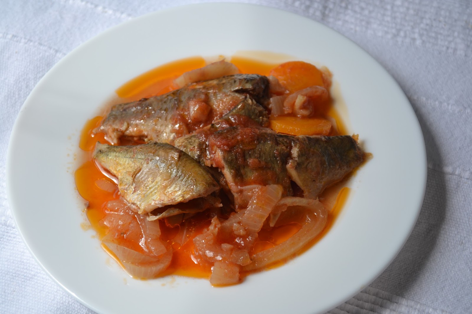 Myra's kitchen: Conserva de peste in sos tomat