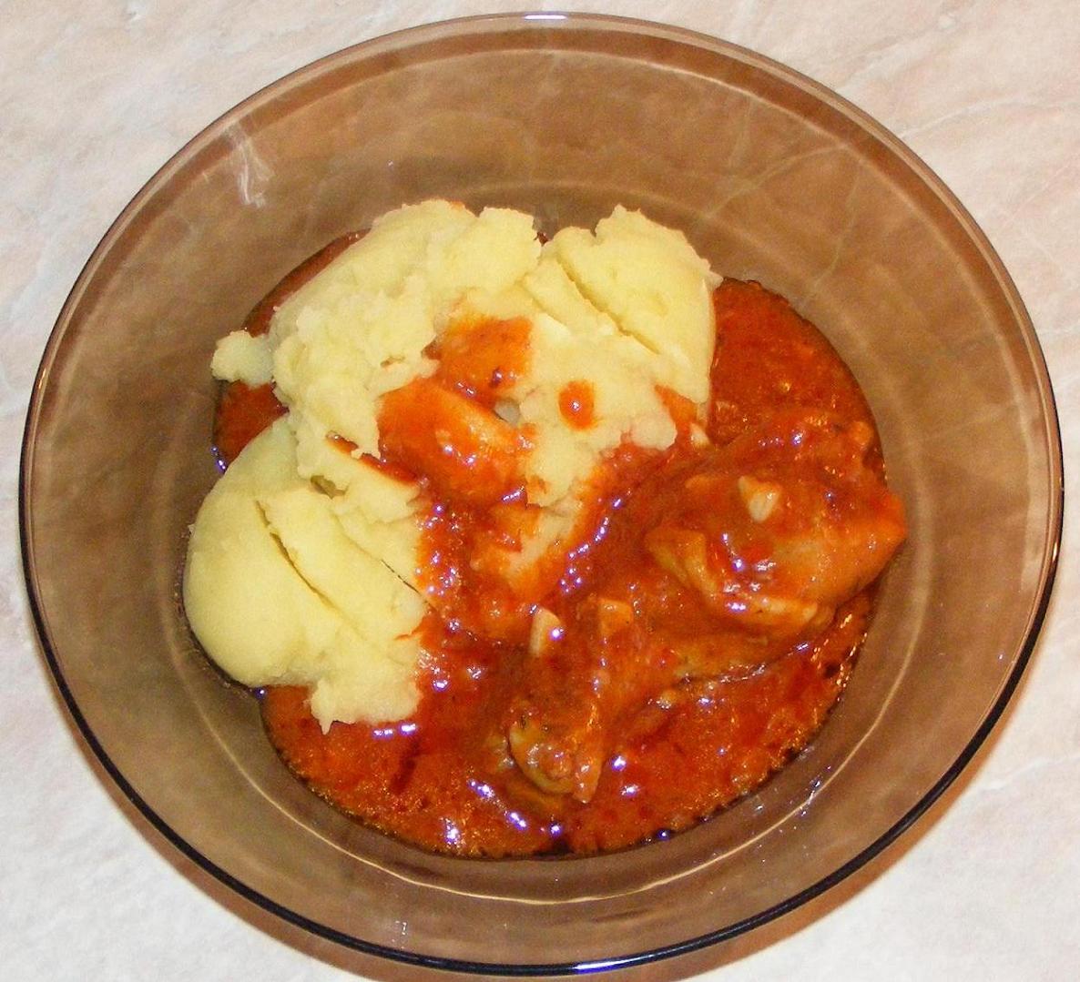 Ostropel de pui cu piure de cartofi | Preparatedevis.ro