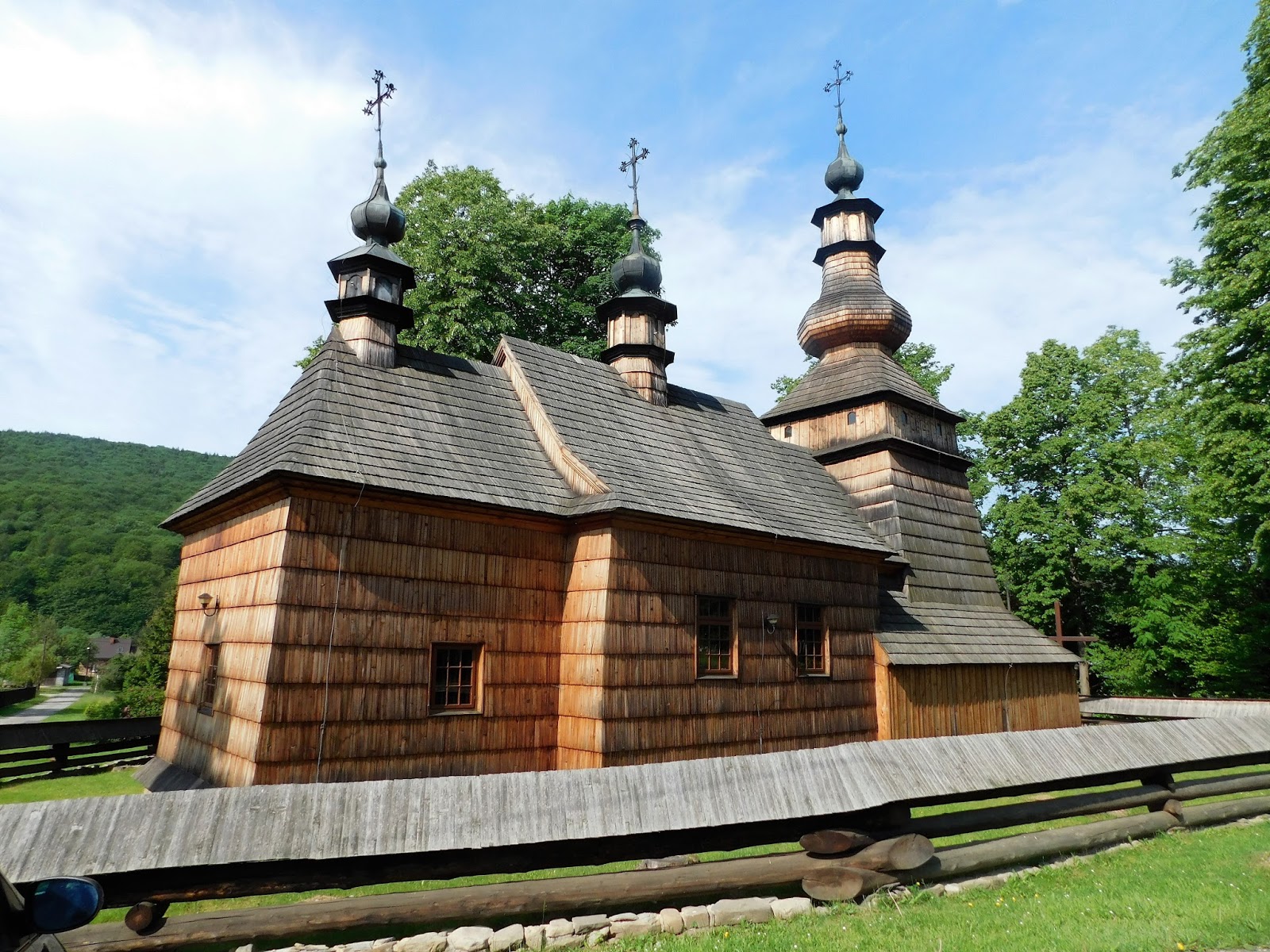 Cerkwie w Beskidzie Niskim. Najpiękniejsze z pięknych | Poboczem drogi ...