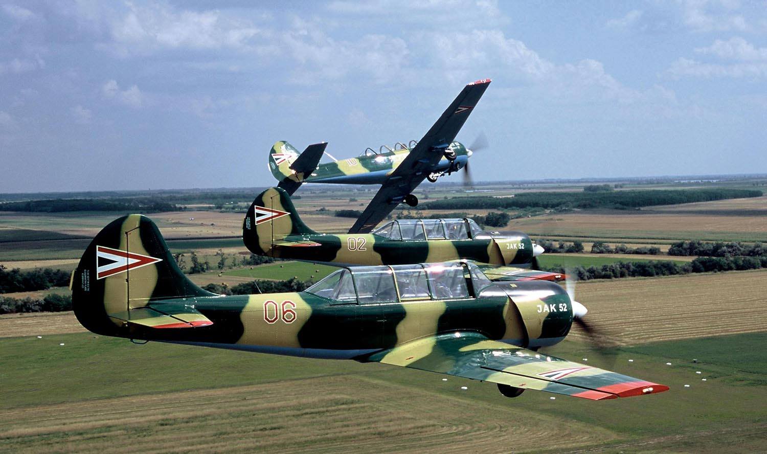 Sextant Blog: 162.) Jak-52 Av Bacau Yakovlev Yak-52 Trainer Aircraft in ...