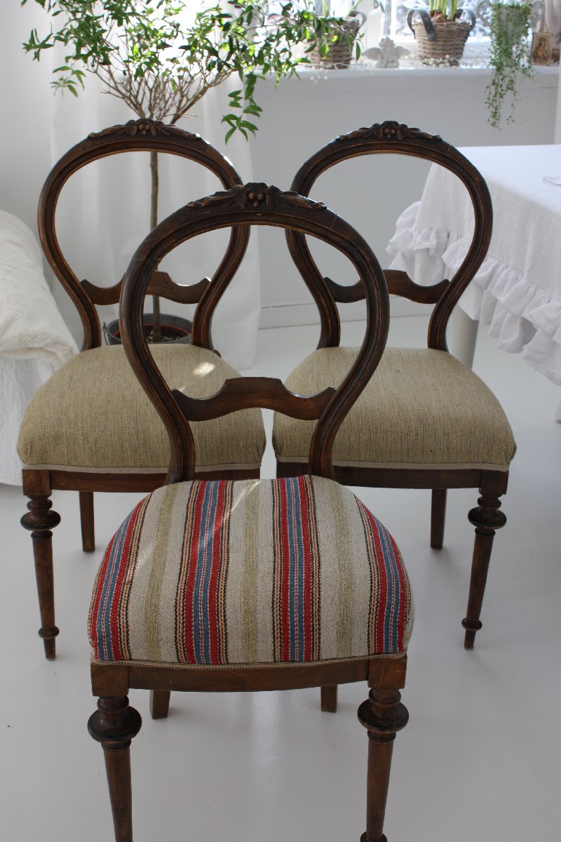 Hos Jorunn : Gamle stoler kjøpt på auksjon