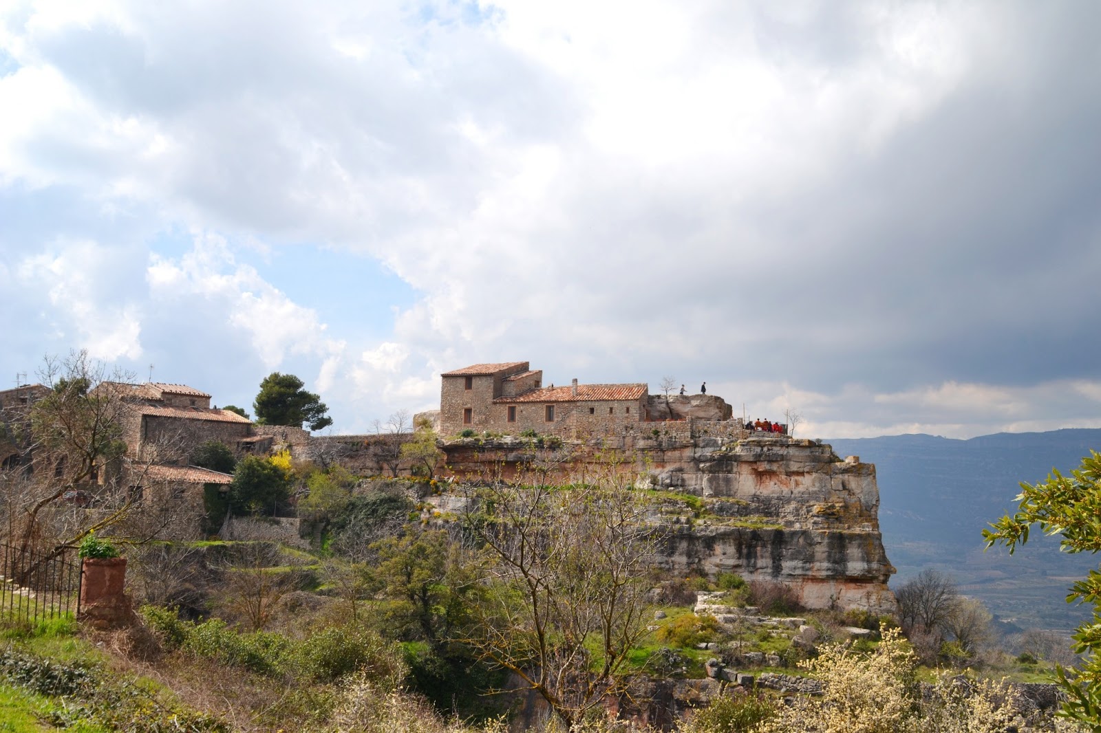 CLOUDY DAYS AND LETTERS : Trekking in Siurana (Tarragona), mail of the week