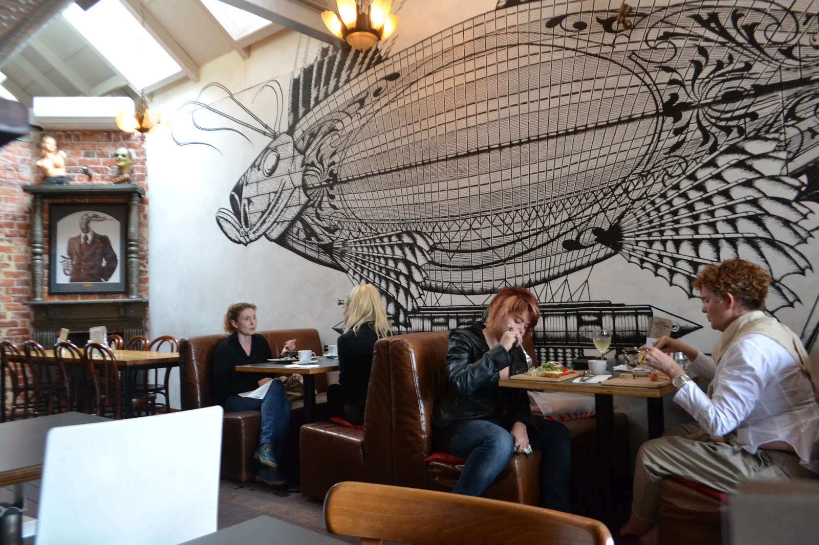 All The Little Extras: Review: Daily Planet Bar & Cafe